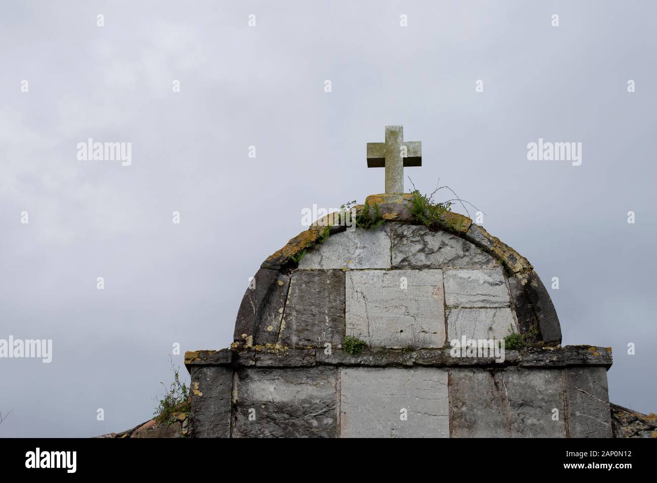 Cross on cemetery Stock Photo - Alamy
