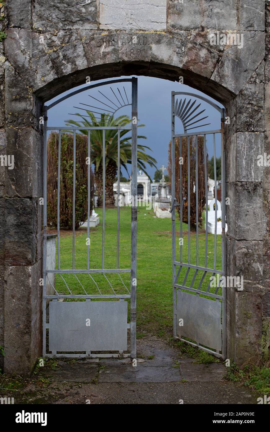 Entrance to cemetery hi-res stock photography and images - Alamy