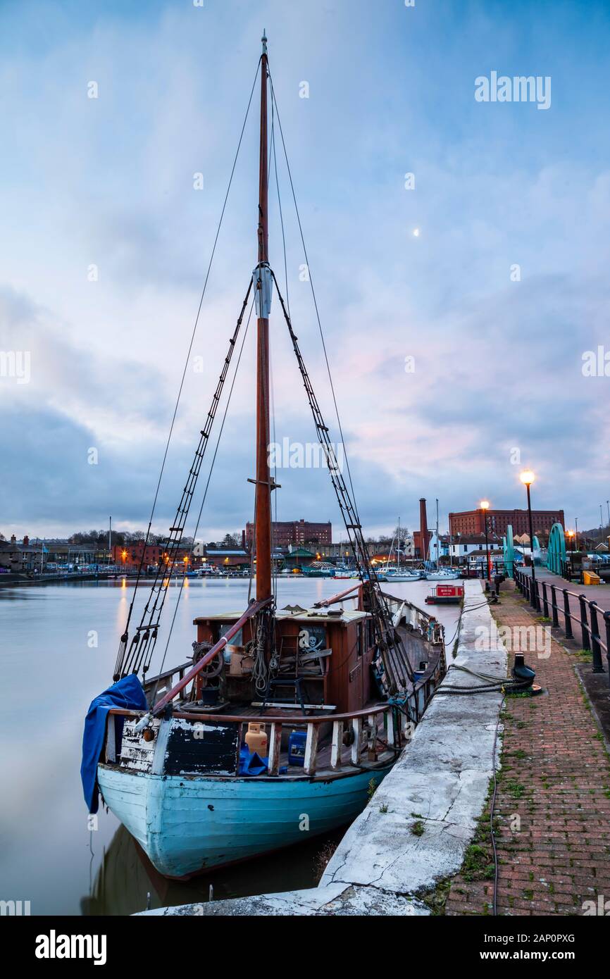Dawn on Bristol Harbour, England Stock Photo - Alamy