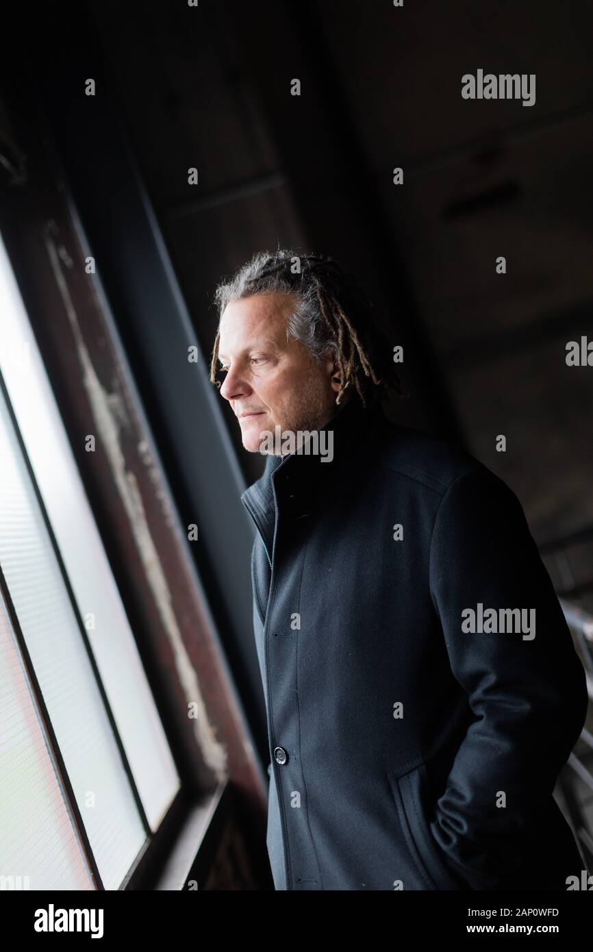 Essen, Germany. 20th Jan, 2020. The artist Martin Schoeller is standing ...