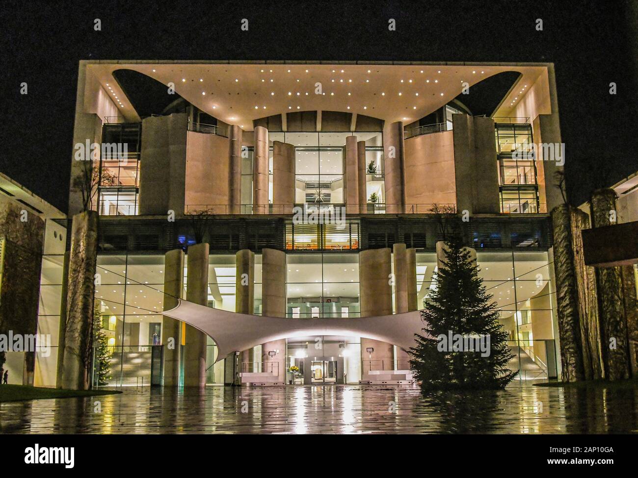 German Chancellery, Kanzleramt, at night, Berlin , Nov. 27, 2019 ...