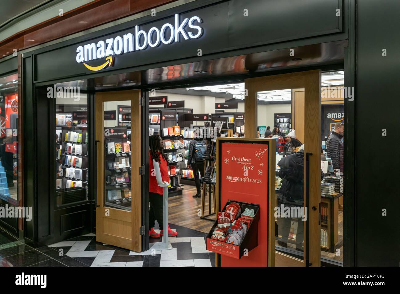 USA: Physical Amazon Books store in Manhattan.Photo from 07. December ...