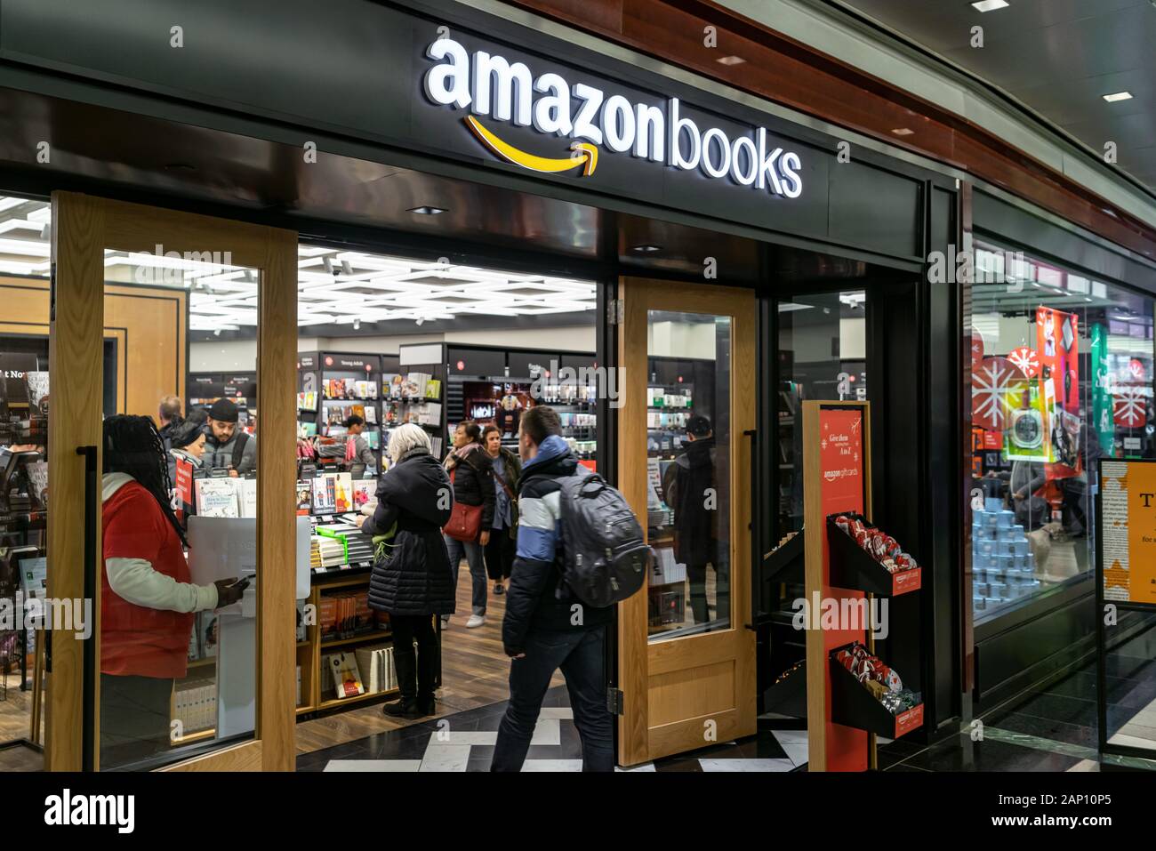 USA: Physical Amazon Books store in Manhattan.Photo from 07. December ...