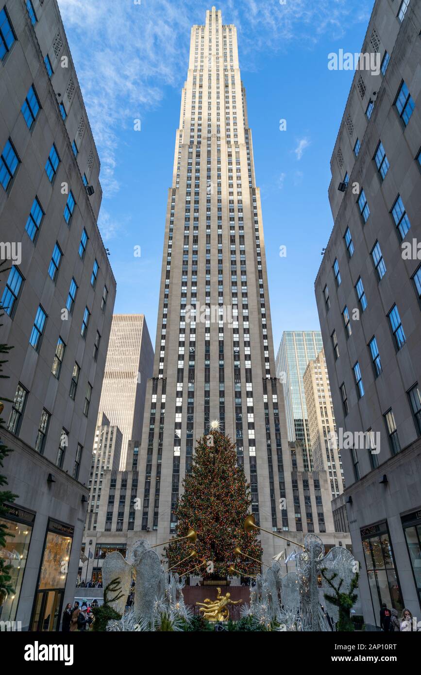 USA: 30 Rockefeller Plaza with Christmas Tree in New York City.Photo ...