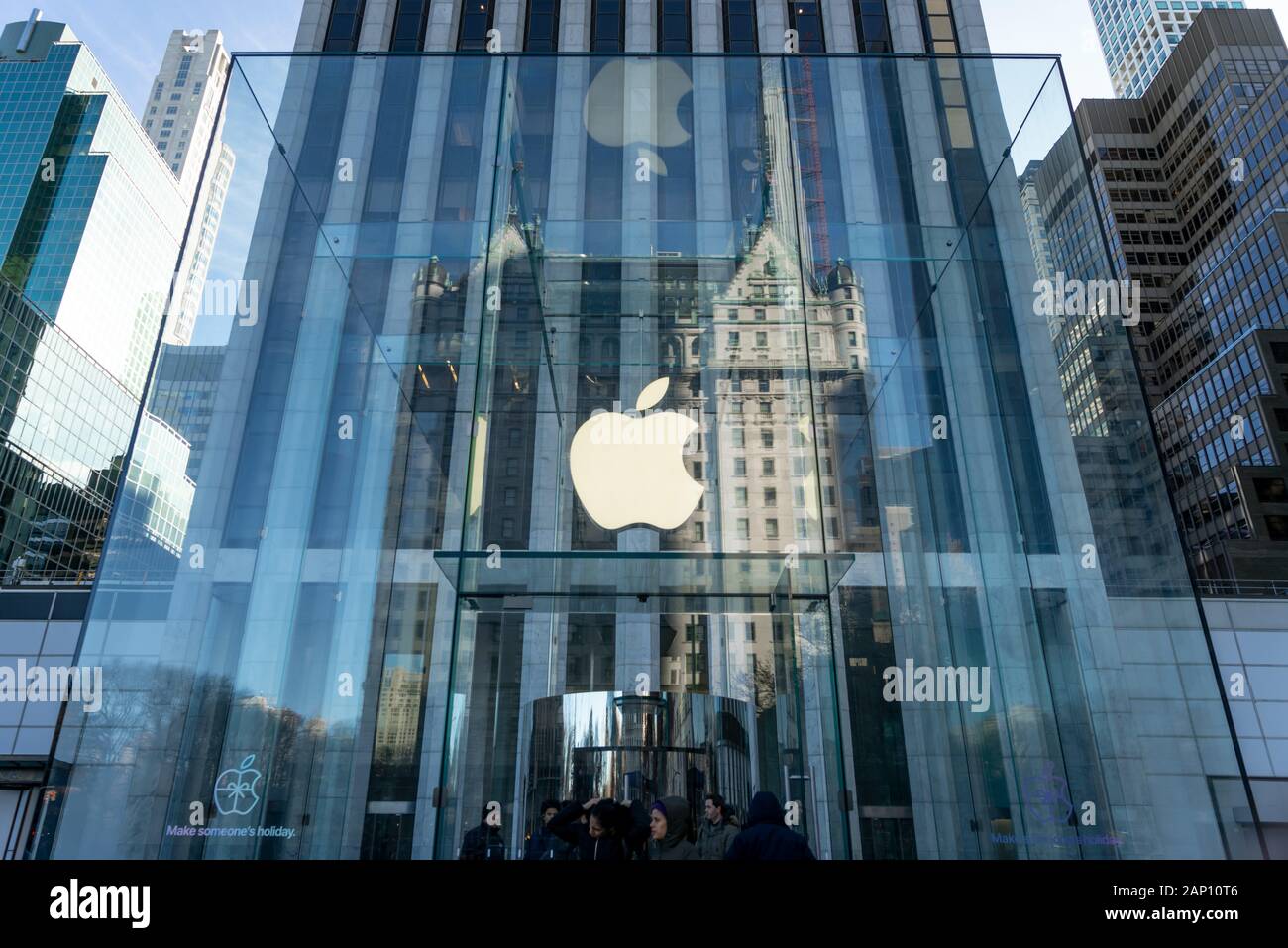 USA: Apple Store at Fifth Avenue, Manhattan NYC.Photo from 07. December ...