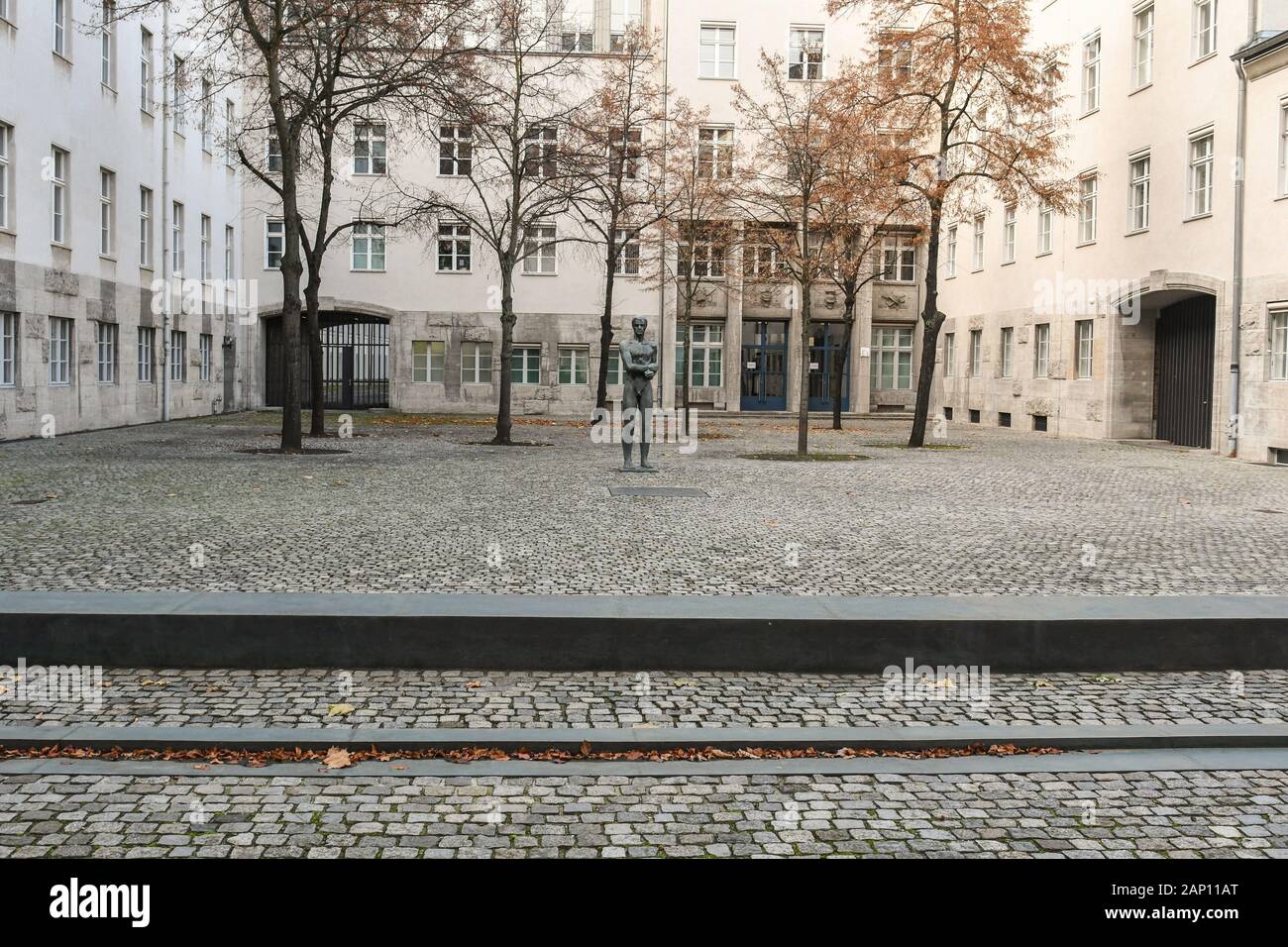 courtyard at the Bendlerblock, where Stauffenberg, Olbricht and others ...