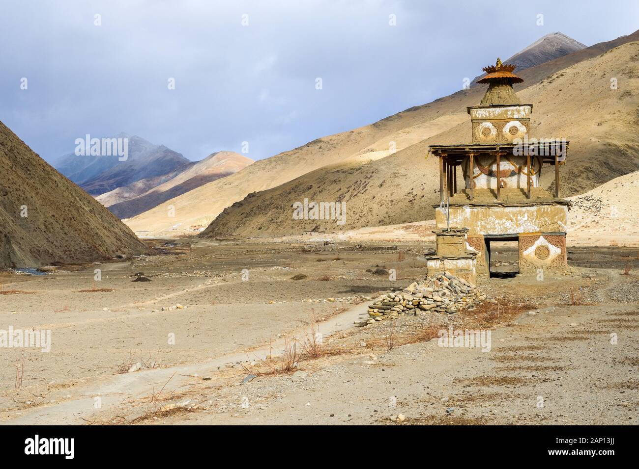 The ethnically Tibetan village of Dho Tarap in Dolpo, Nepal Stock Photo ...