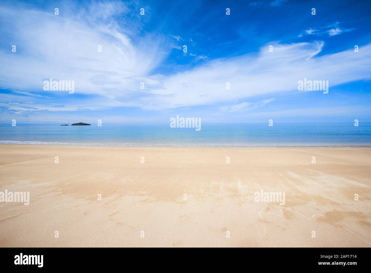 Sandy beach (Sandwood Bay) on the Scottish coast. Scotland Stock Photo ...