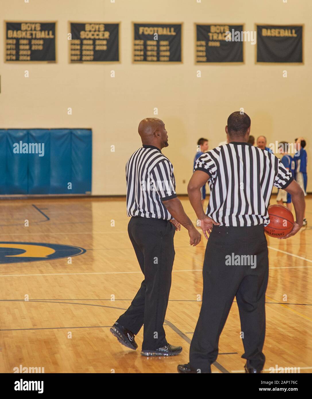 Basketball referees consulting on play Stock Photo - Alamy