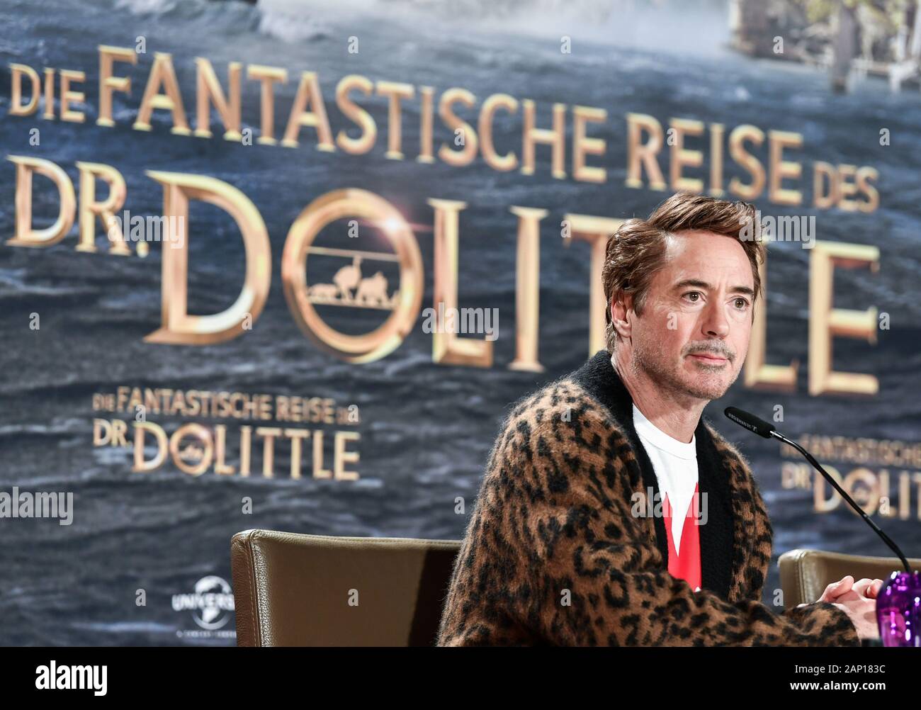 Robert downey jr dolittle film hi-res stock photography and images - Alamy