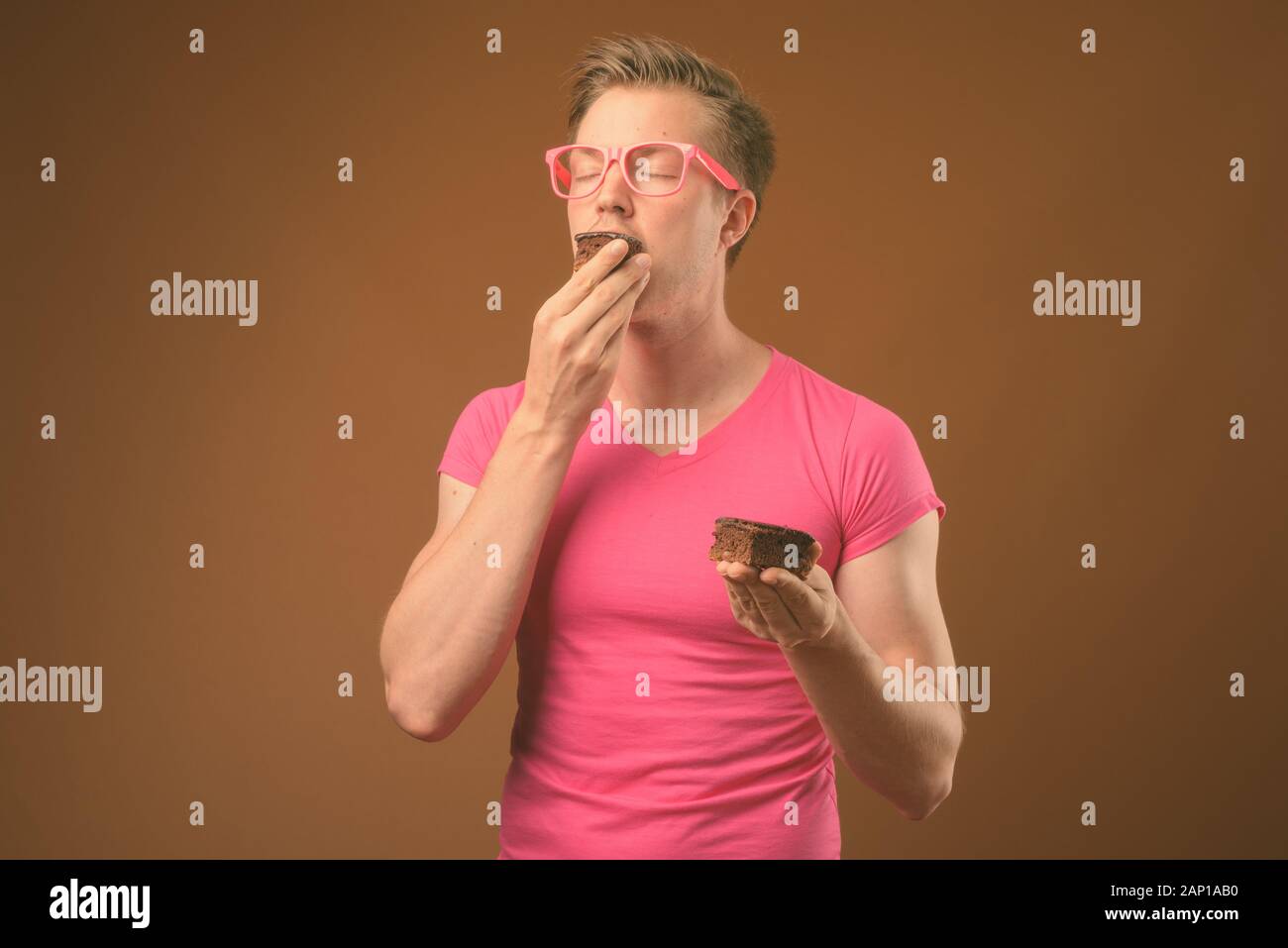 Man eating chocolate hi-res stock photography and images - Alamy