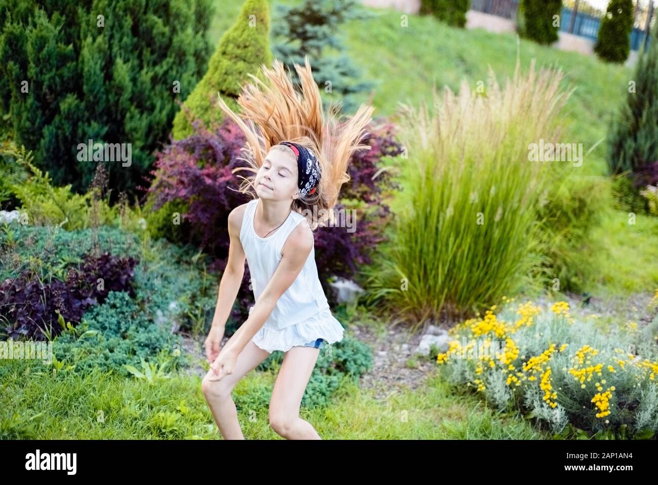 Leaping looking at camera hi-res stock photography and images - Alamy