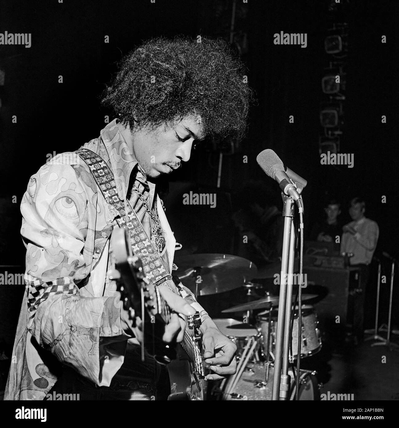 Jimi hendrix 1967 london hi-res stock photography and images - Alamy
