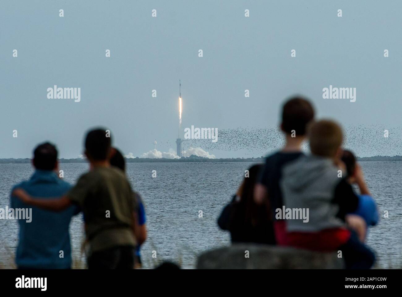 Spacex dragon crew hi-res stock photography and images - Alamy