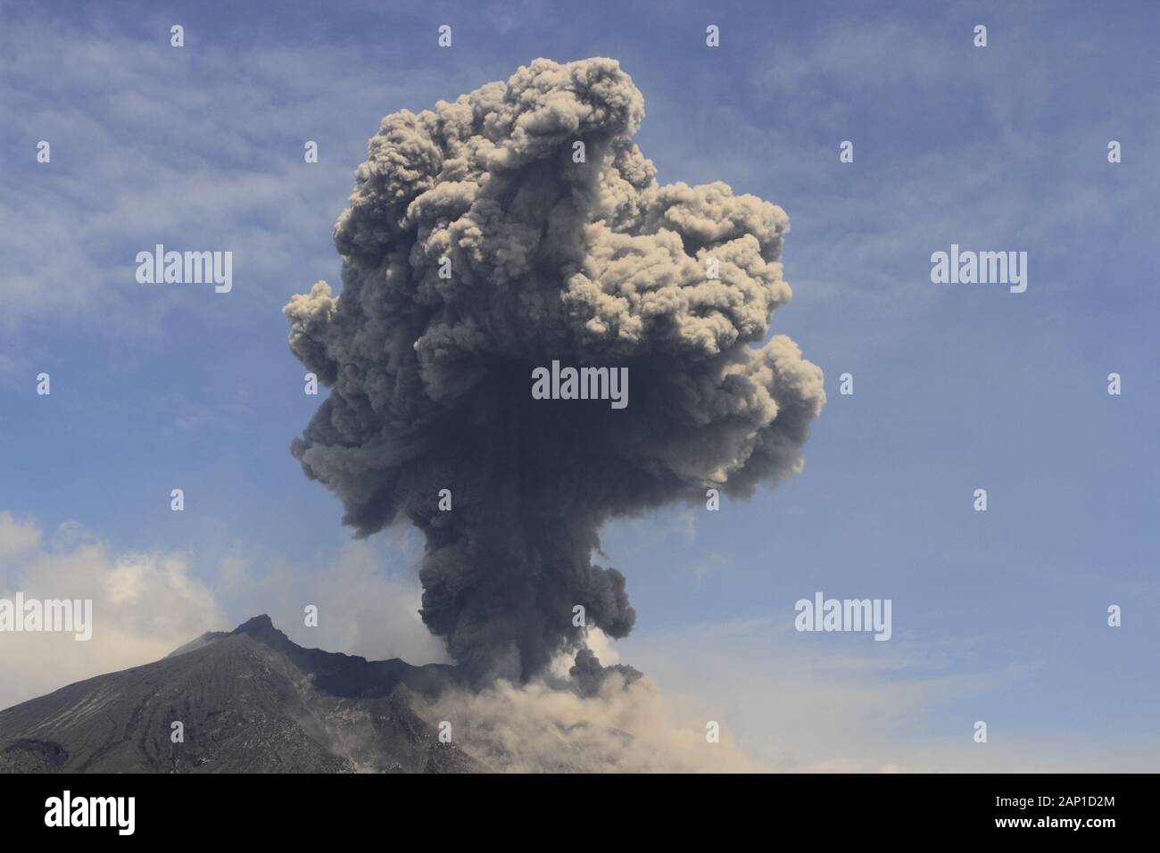 Volcan sakurajima hi-res stock photography and images - Alamy