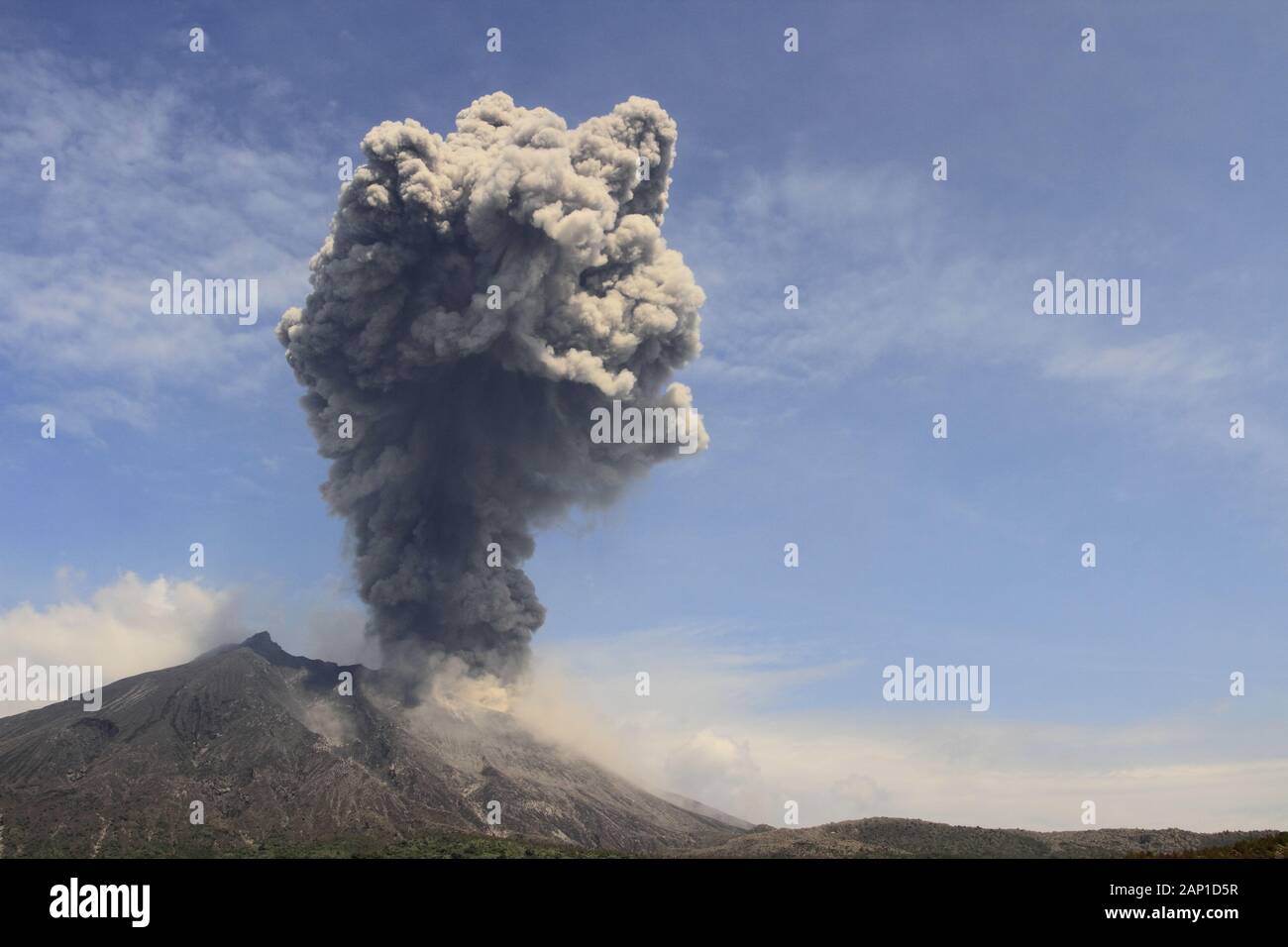 Volcan sakurajima hi-res stock photography and images - Alamy
