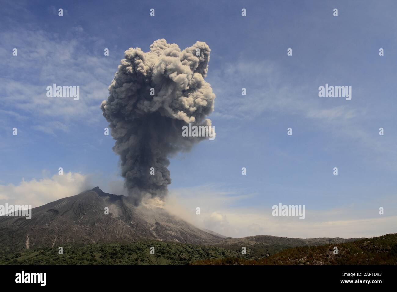Volcan sakurajima High Resolution Stock Photography and Images - Alamy