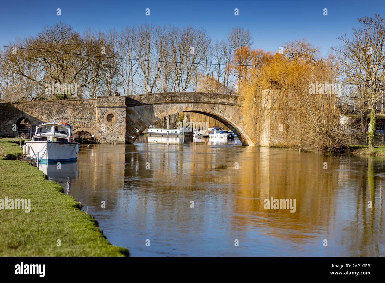 Halfpenny Bridge Lechlade High Resolution Stock Photography and Images ...