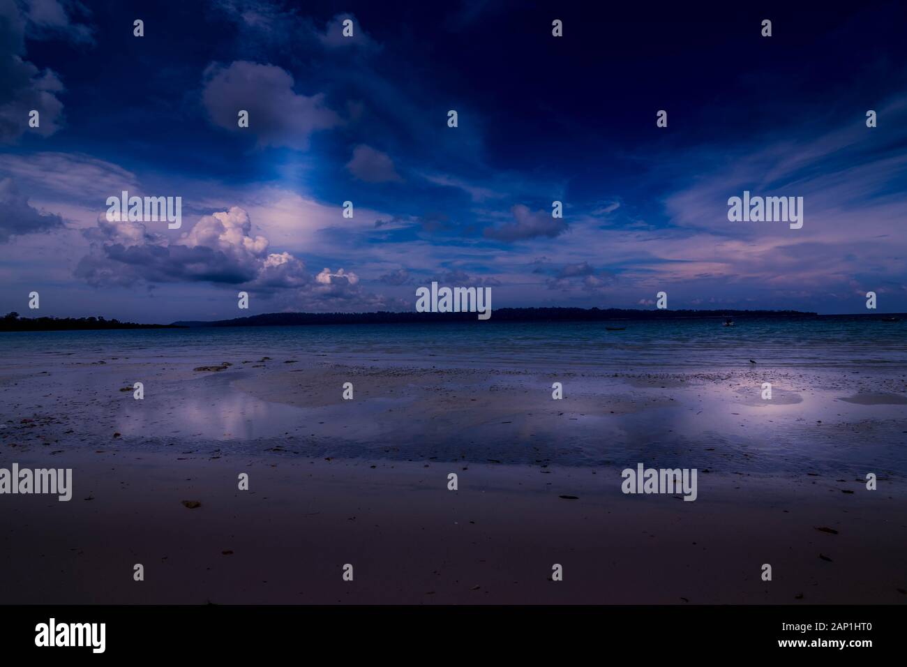 Andaman lake hi-res stock photography and images - Alamy