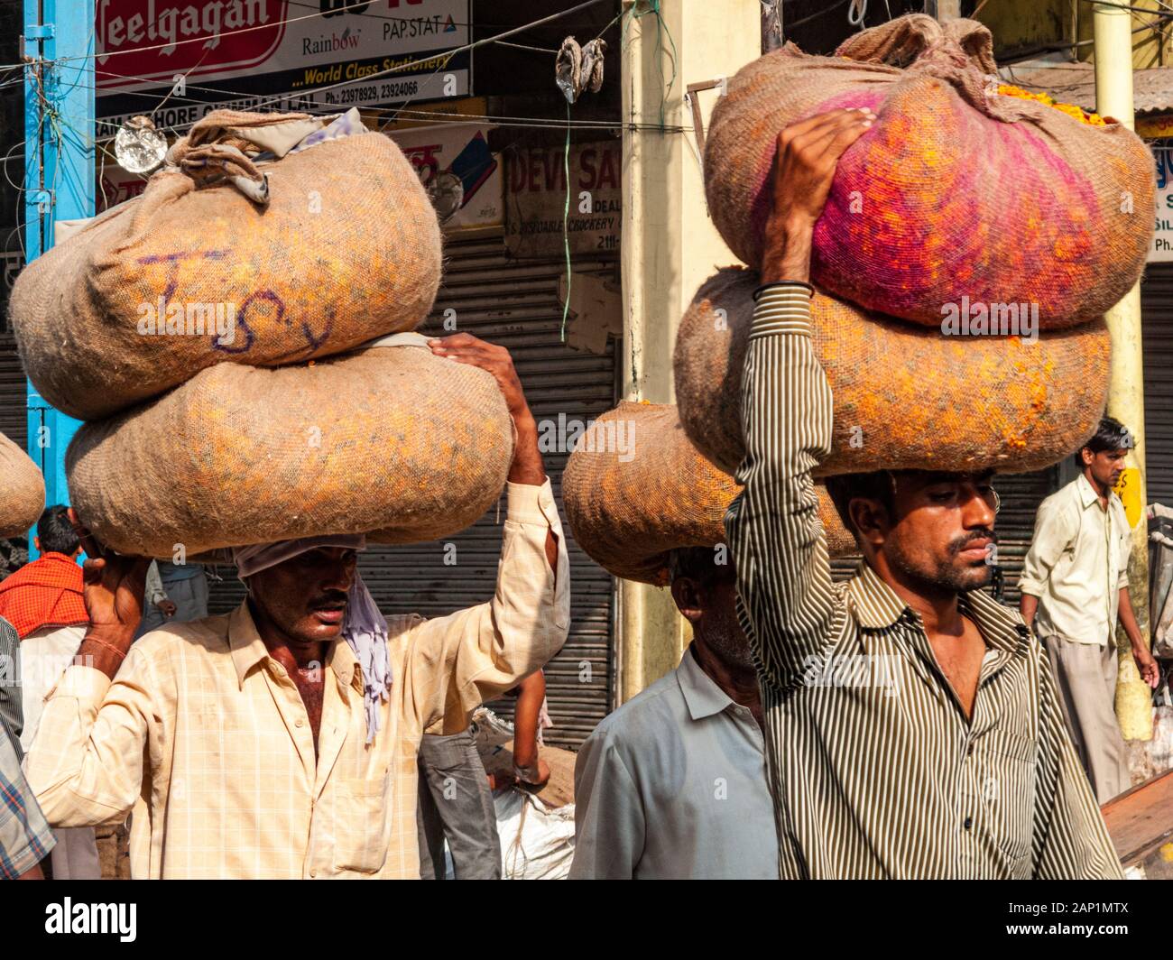 Men carrying sacks hi-res stock photography and images - Alamy