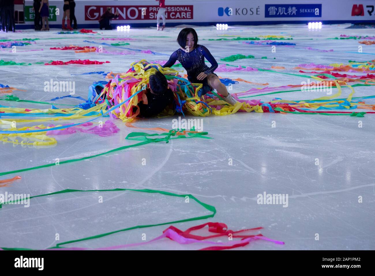 Cheng Peng and Yang Jin of China perform during exhibition gala at ...