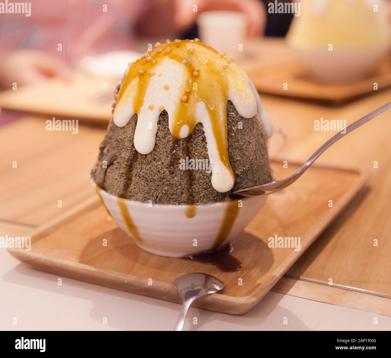Korean shaved ice or snow cone (bingsu or bingsoo) dessert, Japanese ...