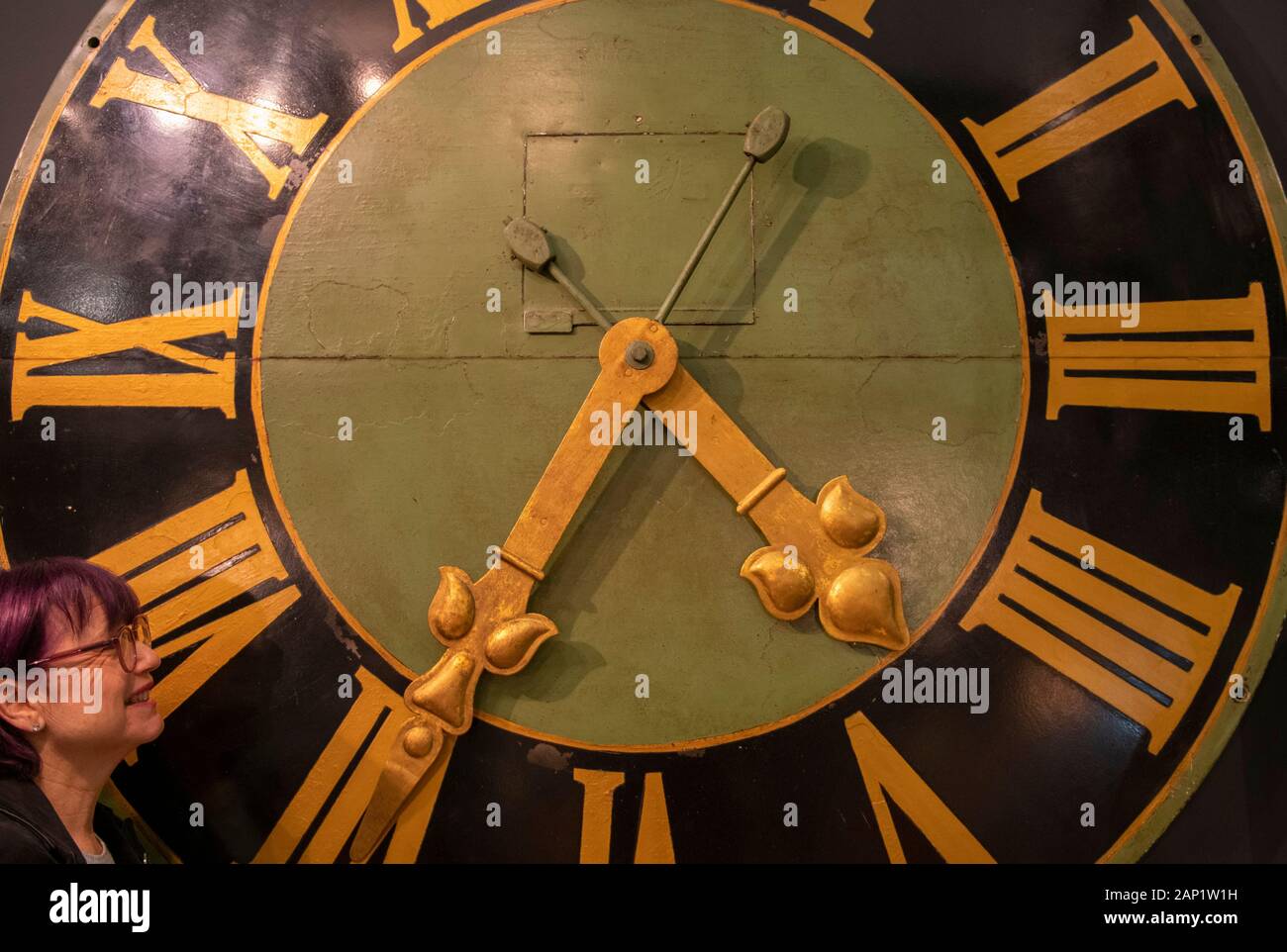 Giant turret clock hi-res stock photography and images - Alamy
