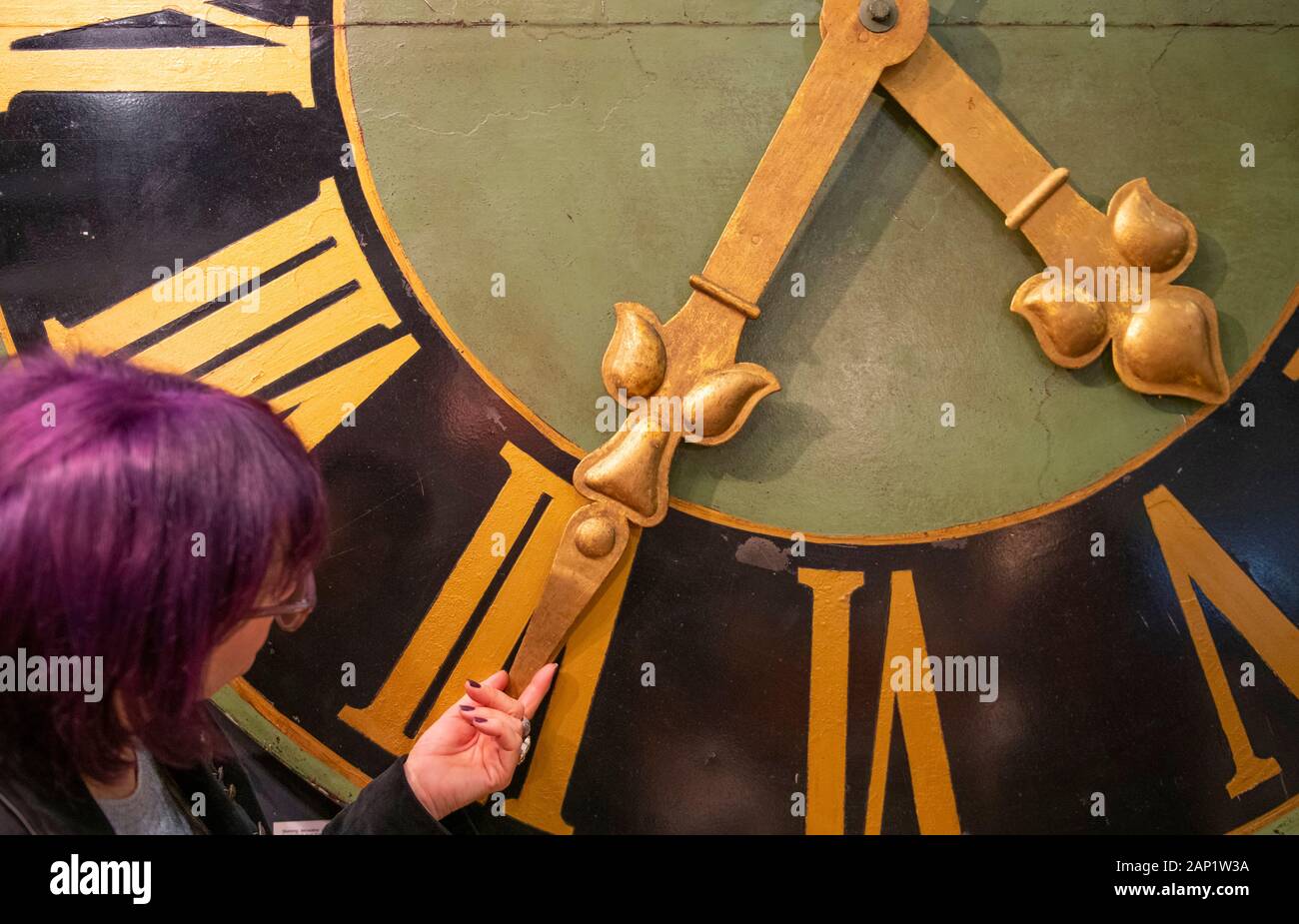 Giant turret clock hi-res stock photography and images - Alamy