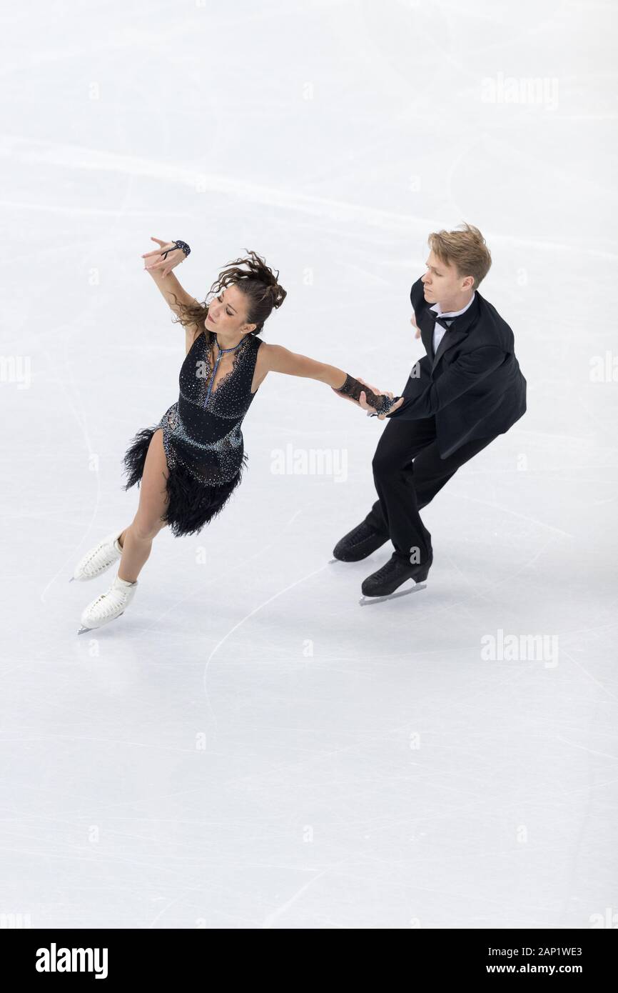 Diana Davis and Gleb Smolkin of Russia compete during junior rhythm ...