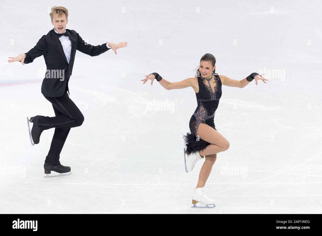 Diana Davis and Gleb Smolkin of Russia compete during junior rhythm ...