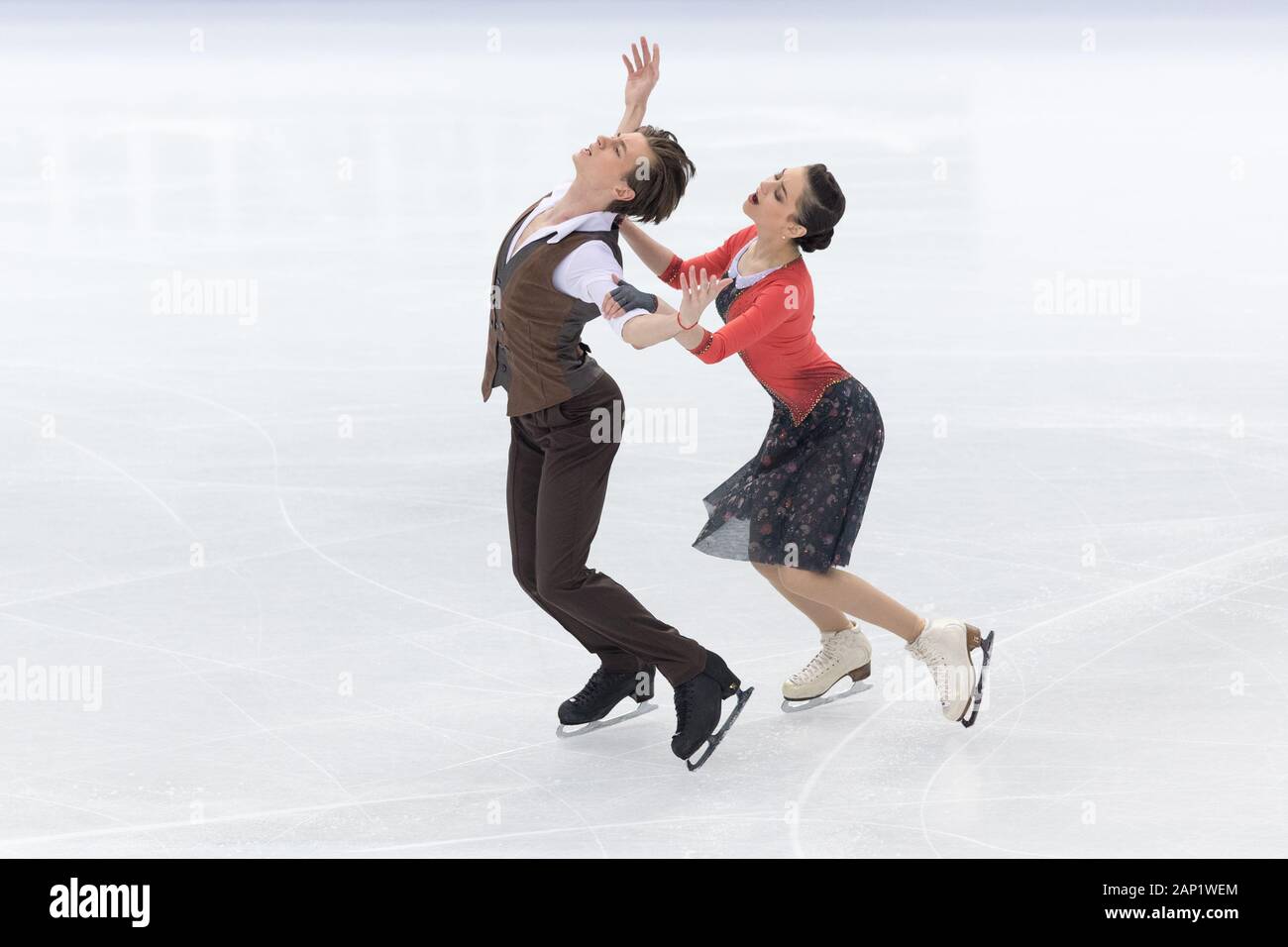 Elizaveta Shanaeva and Devid Naryzhnyy of Russia compete during junior ...