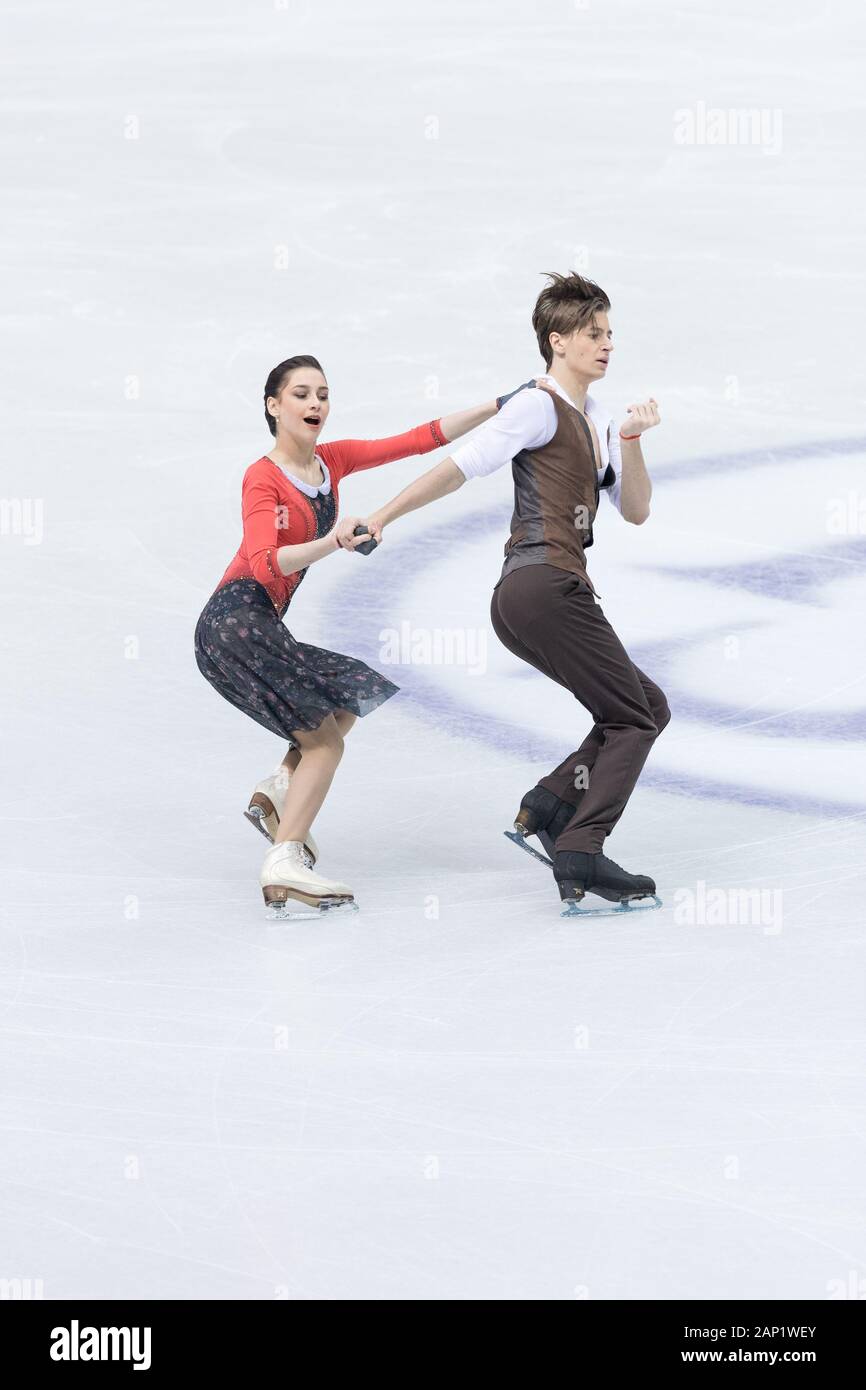 Elizaveta Shanaeva and Devid Naryzhnyy of Russia compete during junior ...