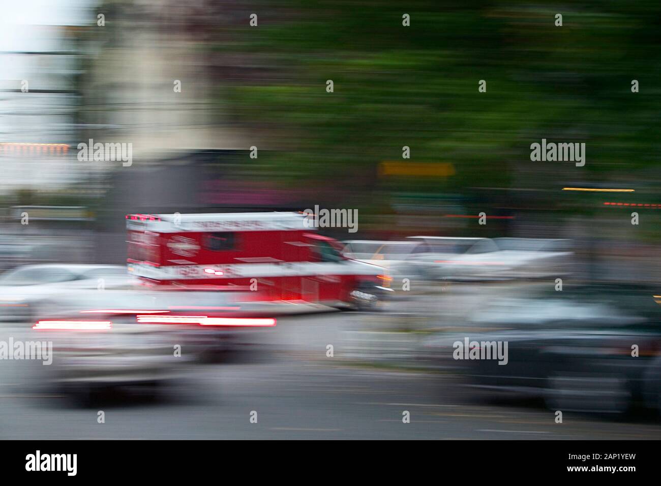 Ambulance busy hi-res stock photography and images - Alamy