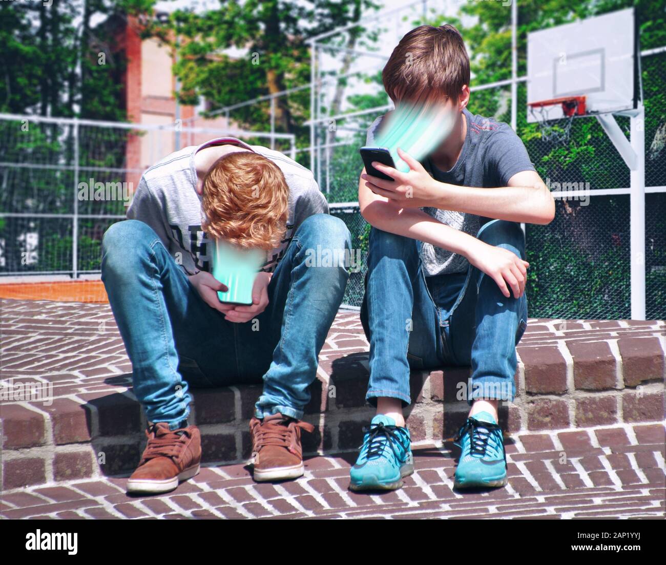 Telephone usage hi-res stock photography and images - Alamy
