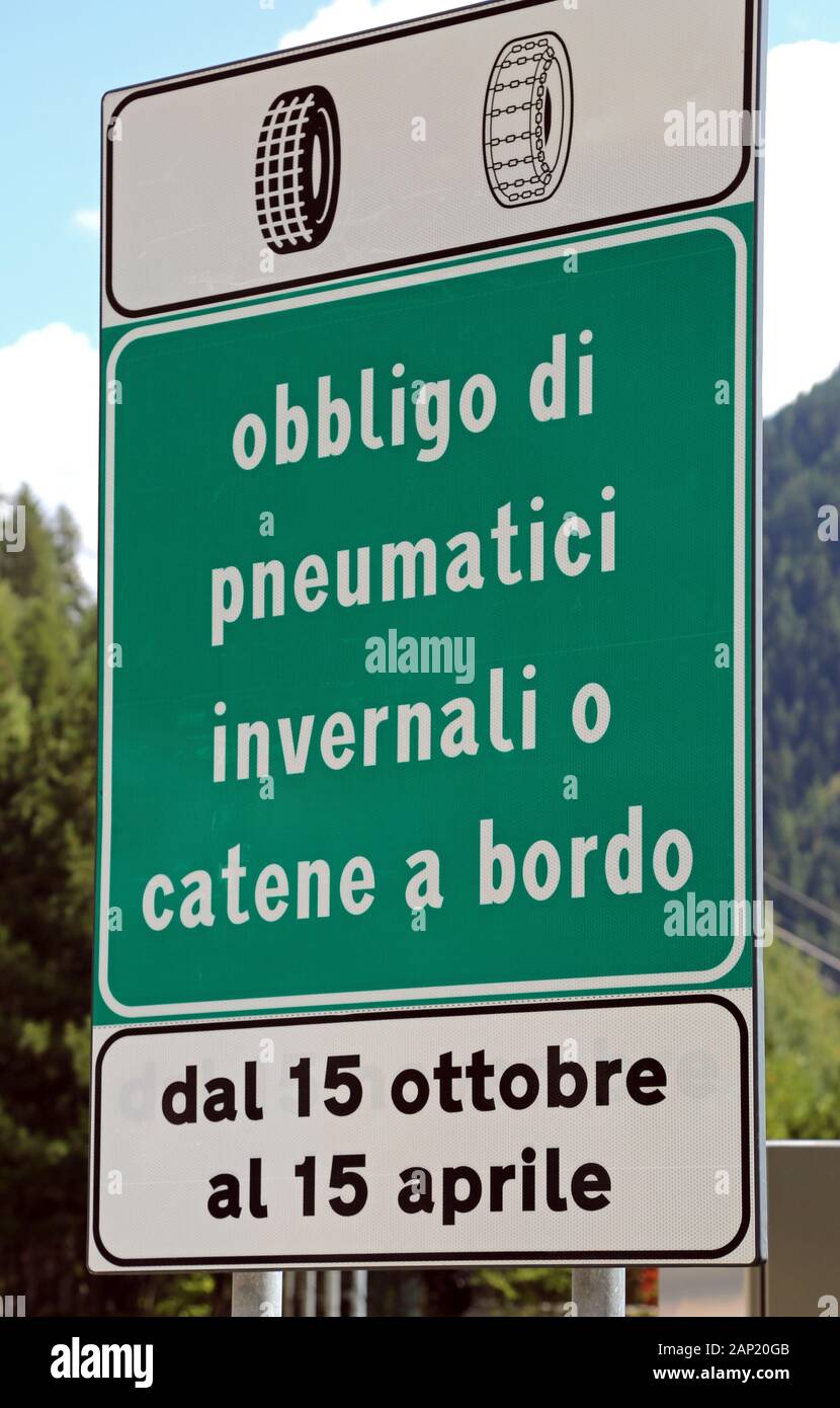 Tyre chains sign hi-res stock photography and images - Alamy