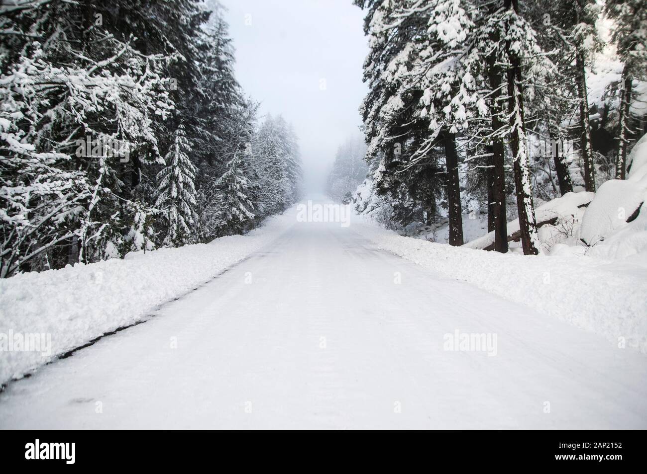 Rural scene with blizzard hi-res stock photography and images - Alamy