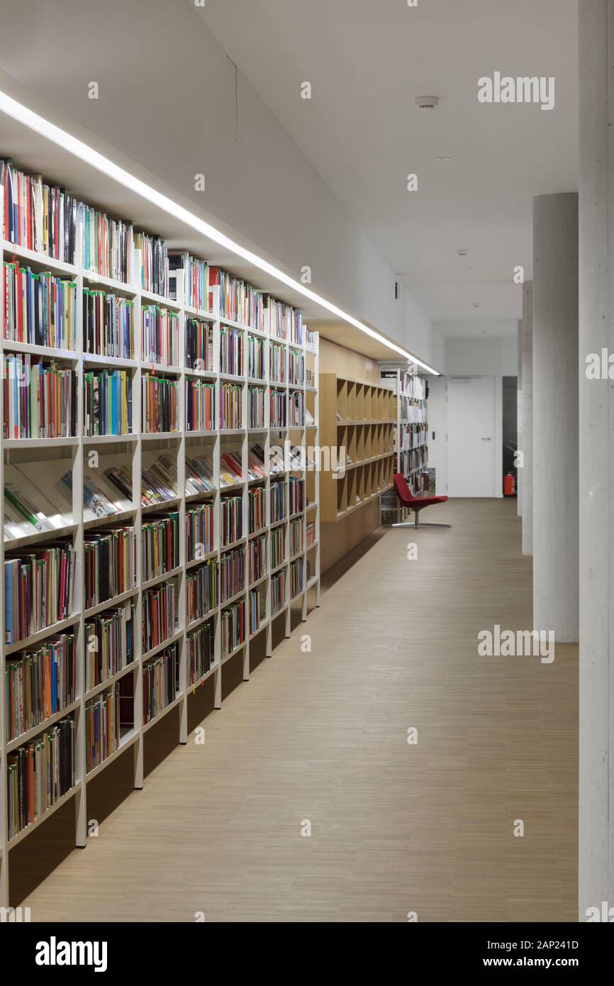 Bookshelves in library with concrete columns. Cultuurcentrum De ...