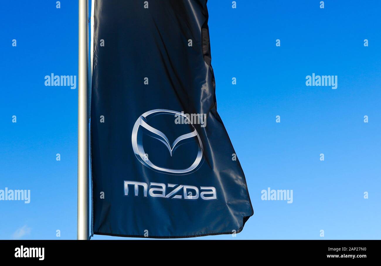 Car dealership flag hi-res stock photography and images - Alamy