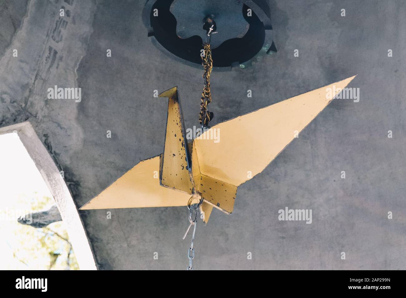 Metal origami hi-res stock photography and images - Alamy