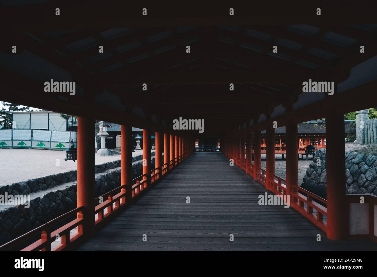 Japanese temple wooden columns hi-res stock photography and images - Alamy