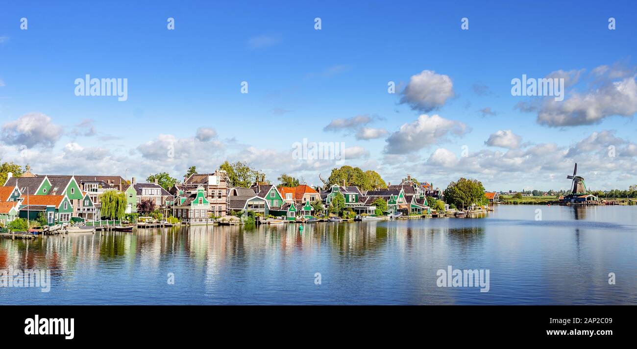 Place volendam hi-res stock photography and images - Alamy