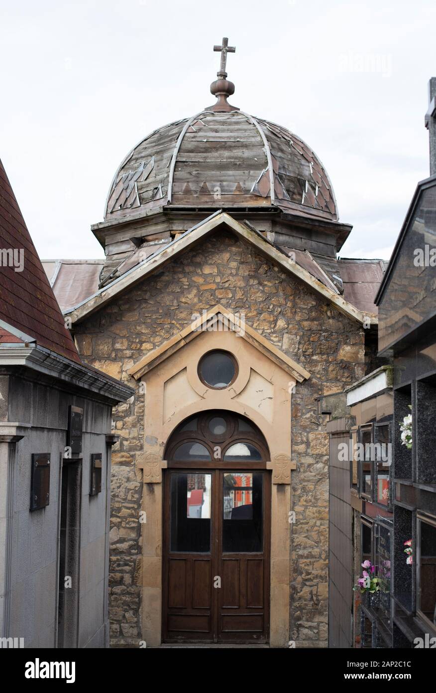 Chapel in a cemetery Stock Photo - Alamy