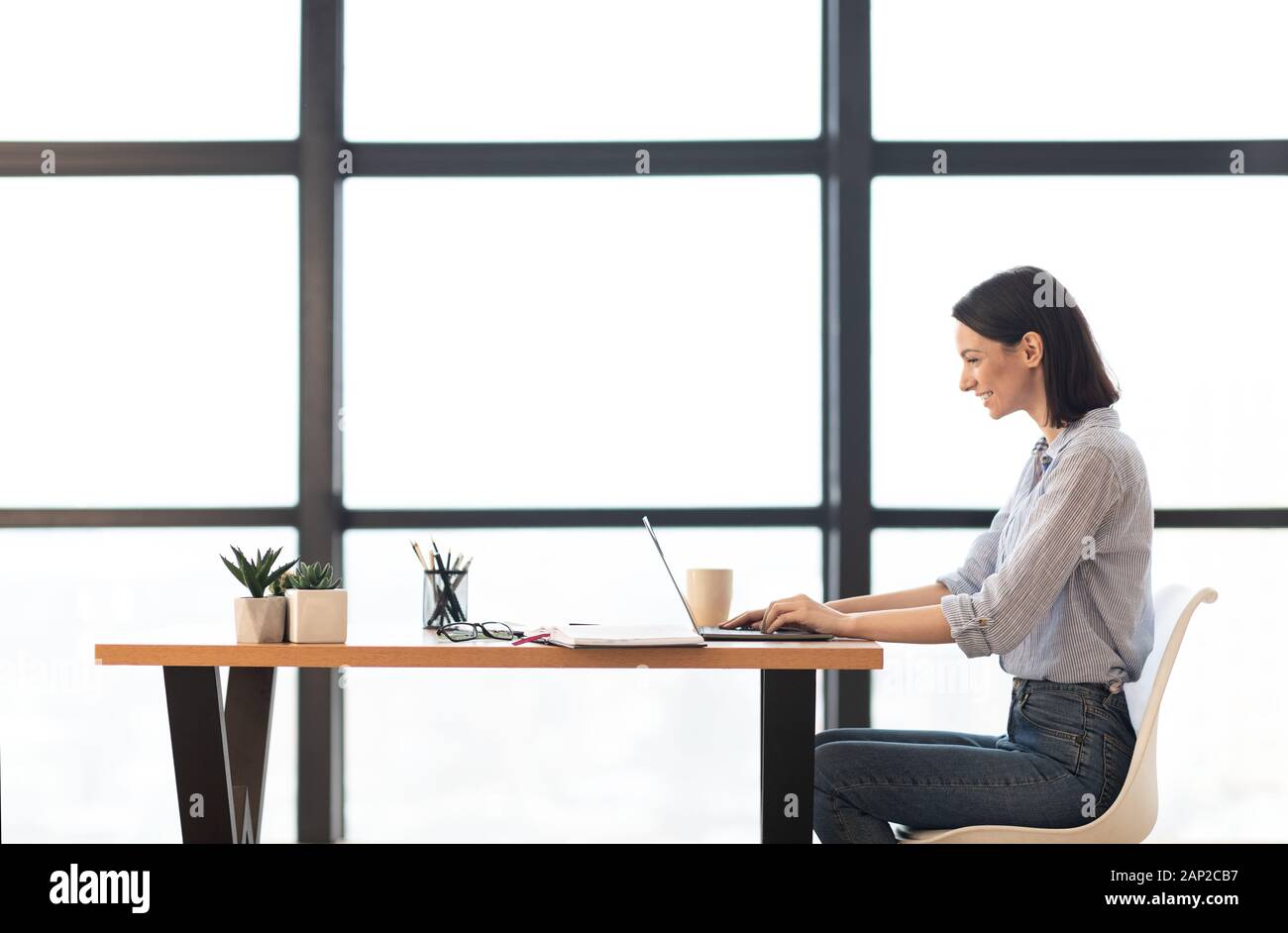 Person search hi-res stock photography and images - Alamy