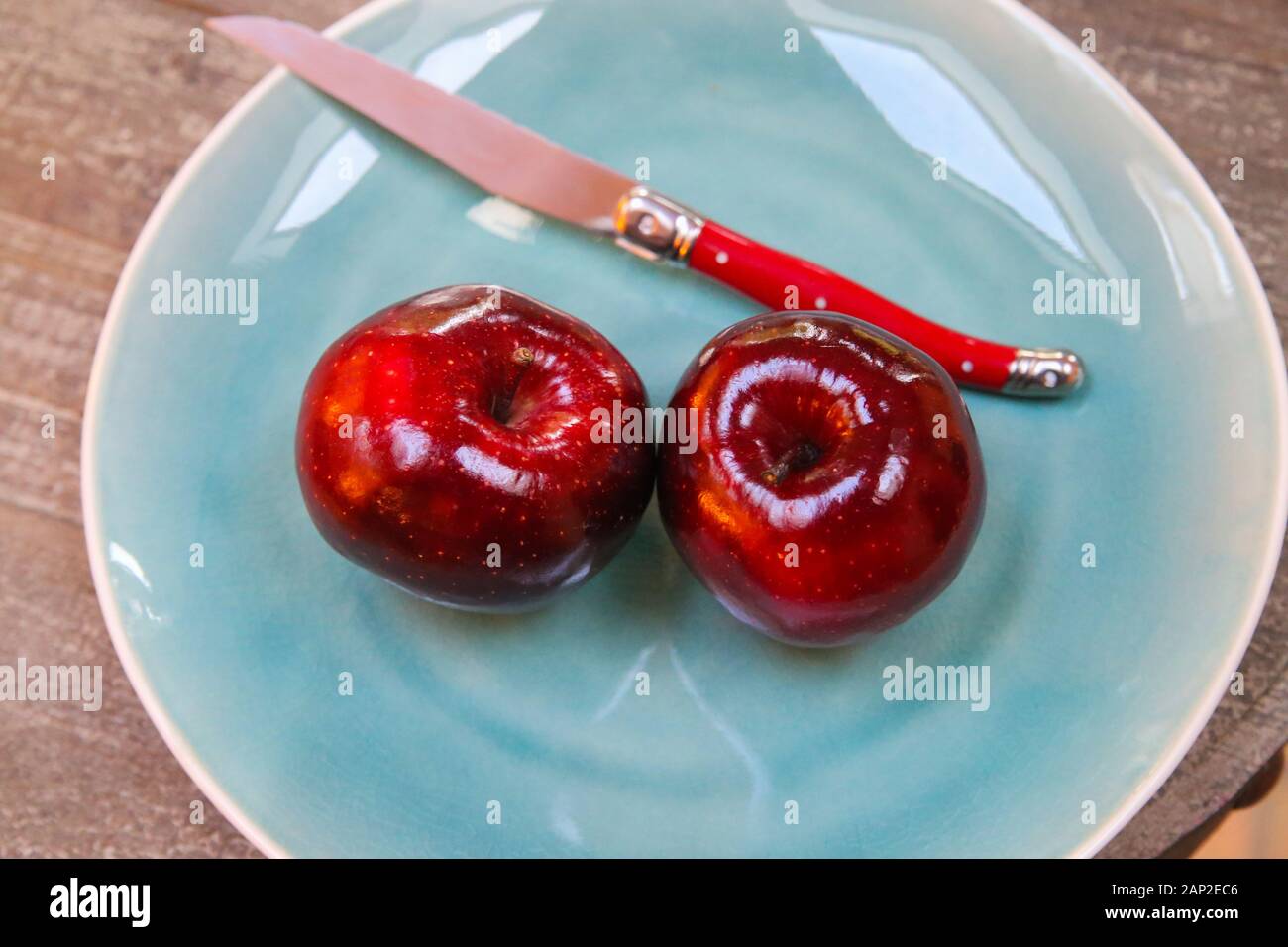 Shiny apple hi-res stock photography and images - Alamy