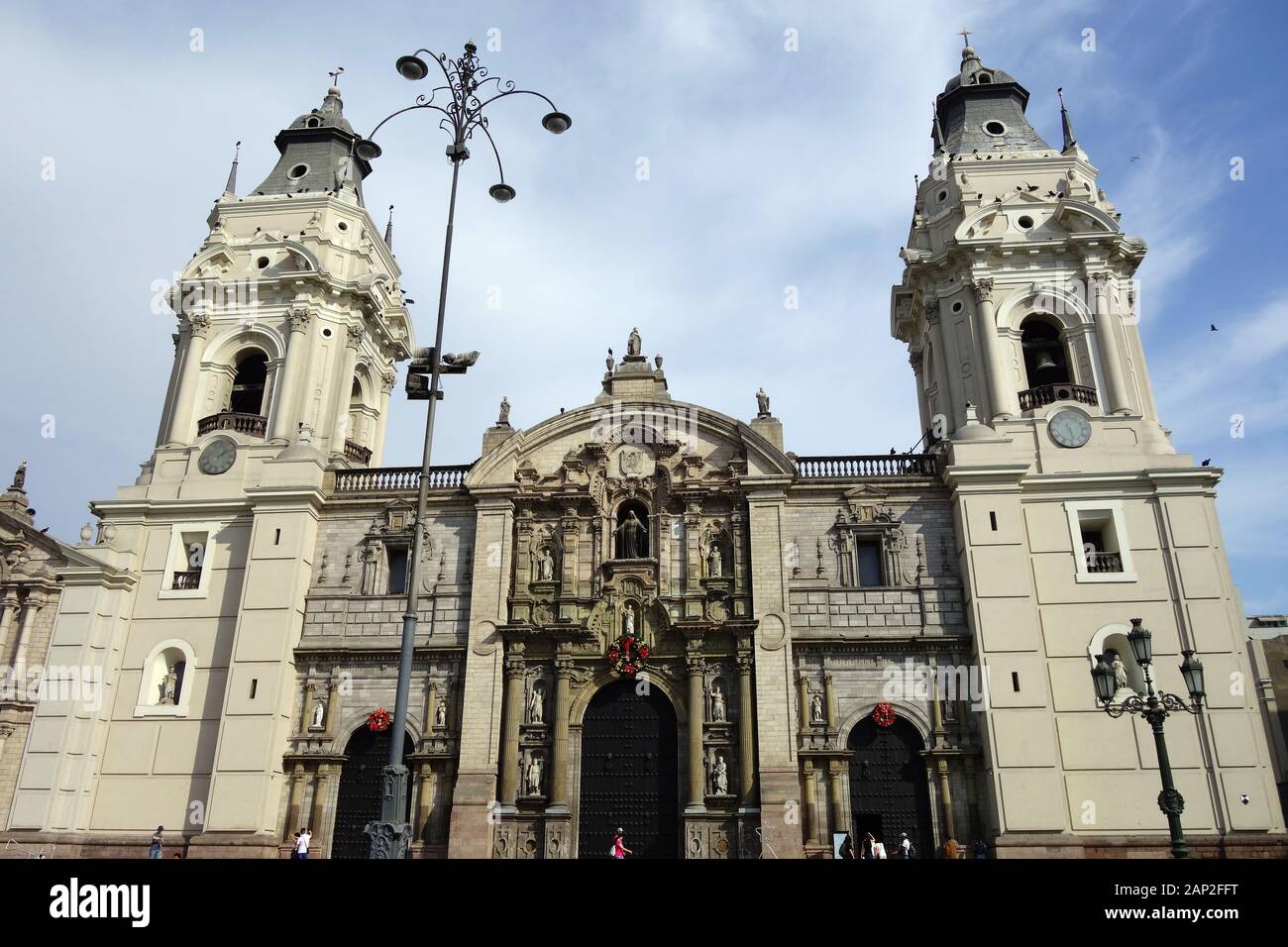 Basílica catedral metropolitana de lima hi-res stock photography and ...