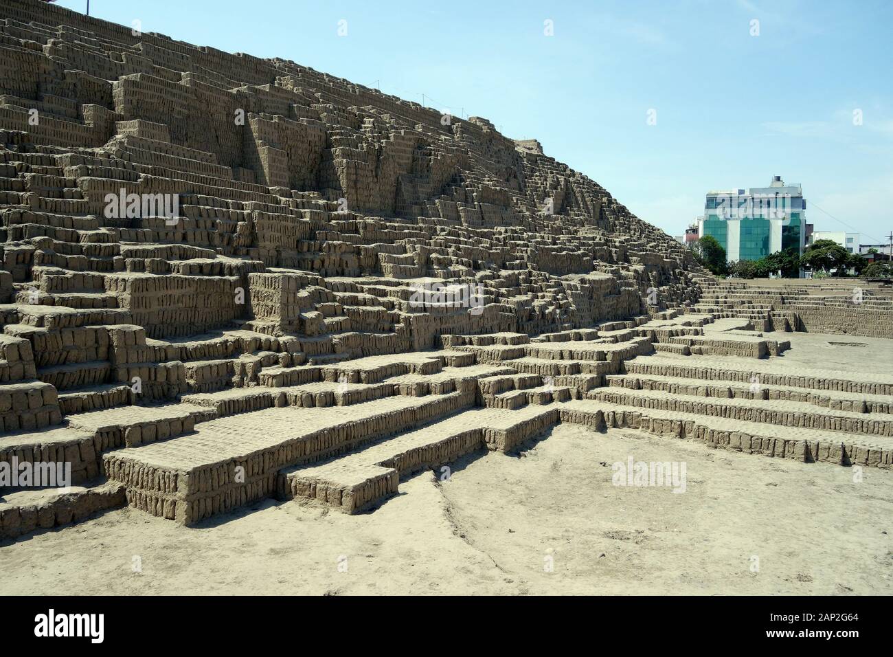 Lima peru miraflores pyramid hi-res stock photography and images - Alamy