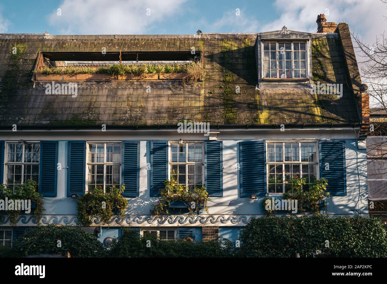 old typical British terraced houses in south west London Stock Photo ...