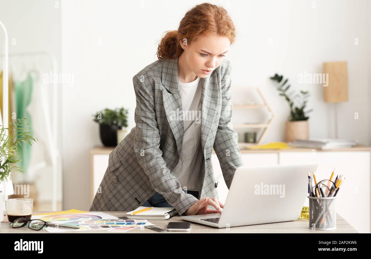 Business emails hi-res stock photography and images - Alamy