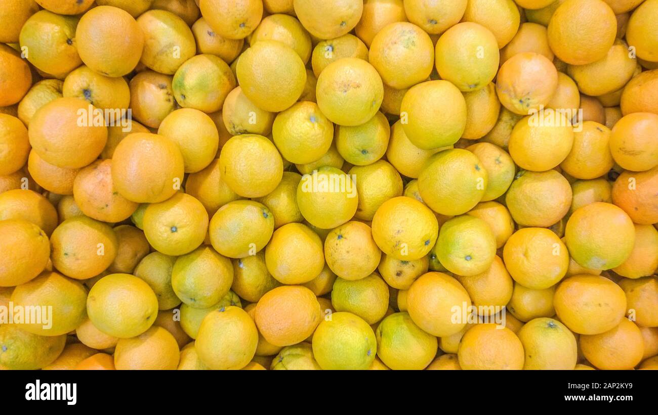 A bunch of orange-yellow oranges Stock Photo - Alamy