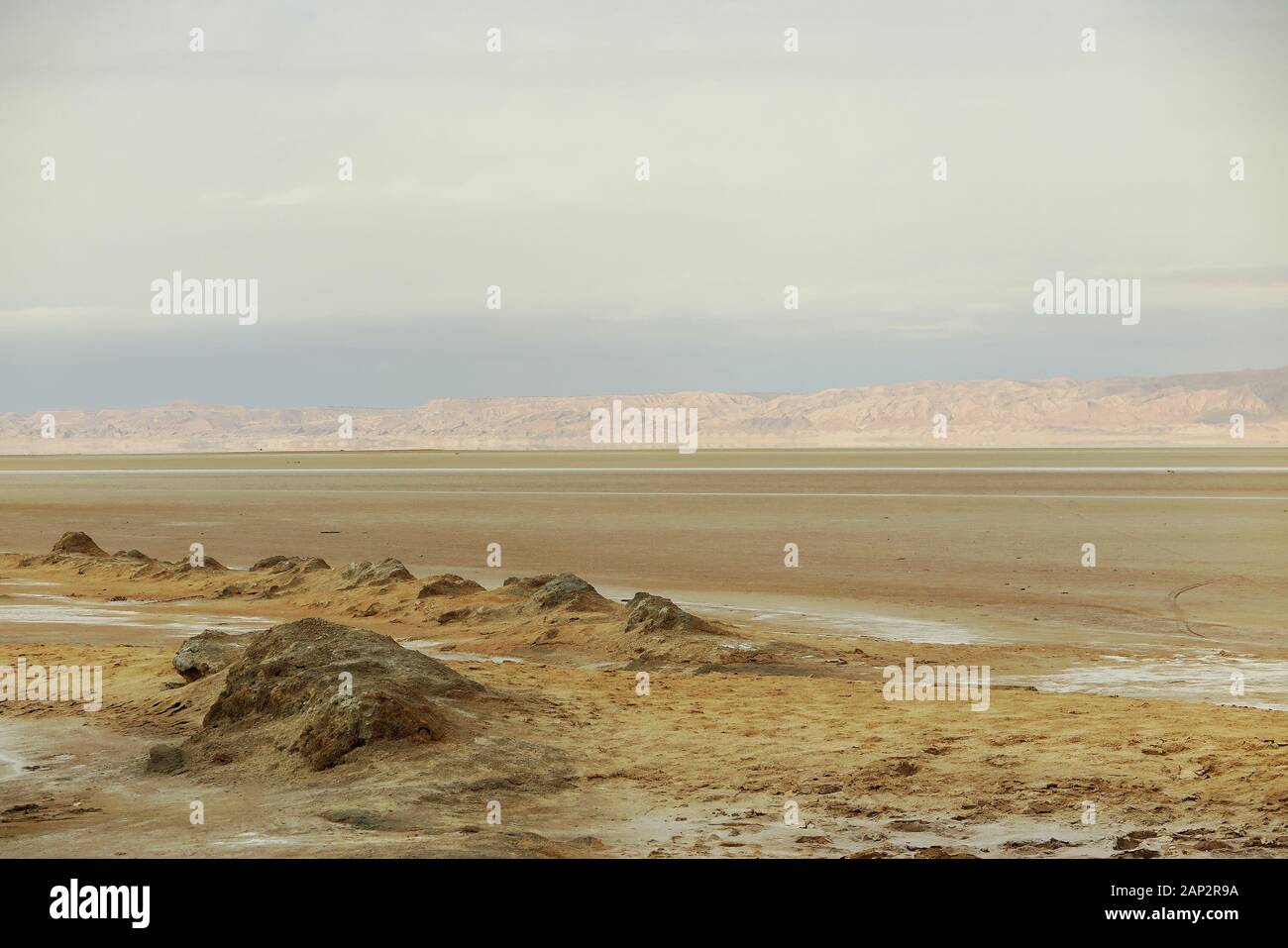 Chott el Djerid, the largest salt lake in the Sahara Stock Photo - Alamy